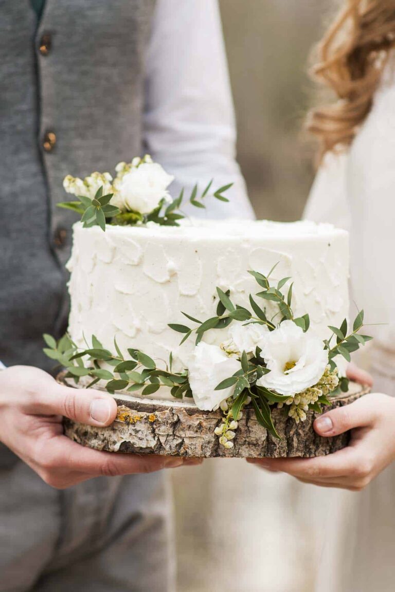 47 Simple Wedding Cakes That Will Wow Guests
