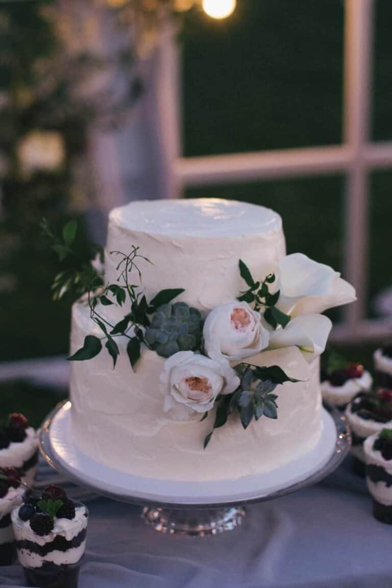 47 Simple Wedding Cakes That Will Wow Guests