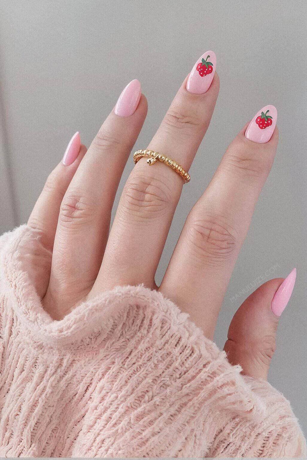 23+ Strawberry Nails That Are Too Cute to Ignore