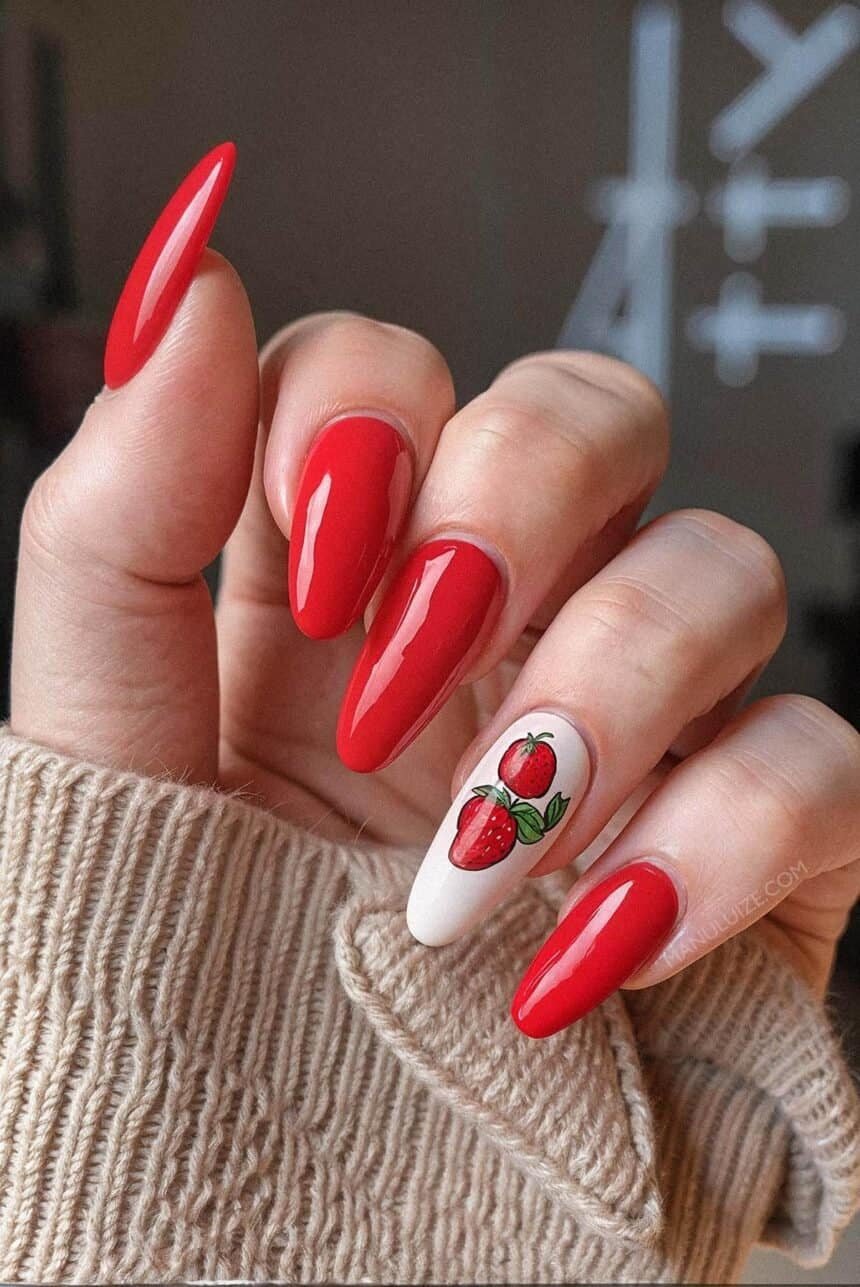 35+ Irresistible Bright Red Nails for Summer 2025